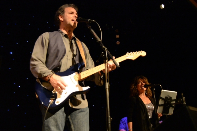 The Bell Bottom Blues: Eric Clapton Experience - Daryls House Club